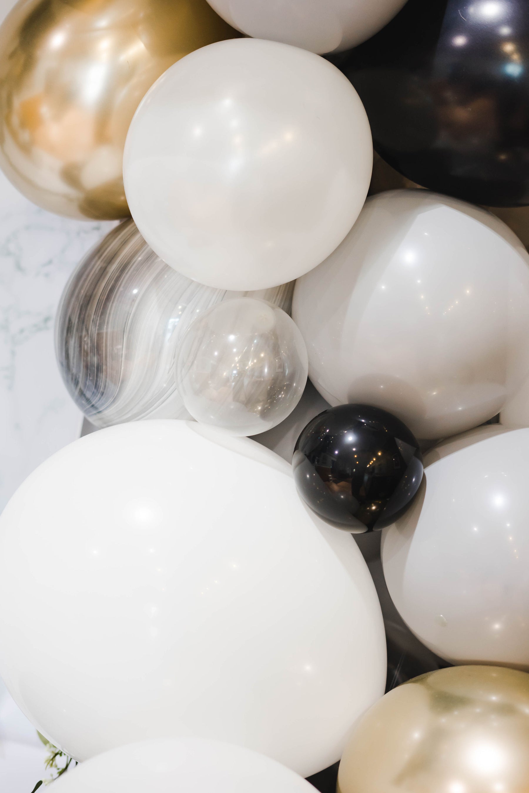 DIY NYE Balloon Garland | New Year's Balloon Decorations, NYE Balloons ...