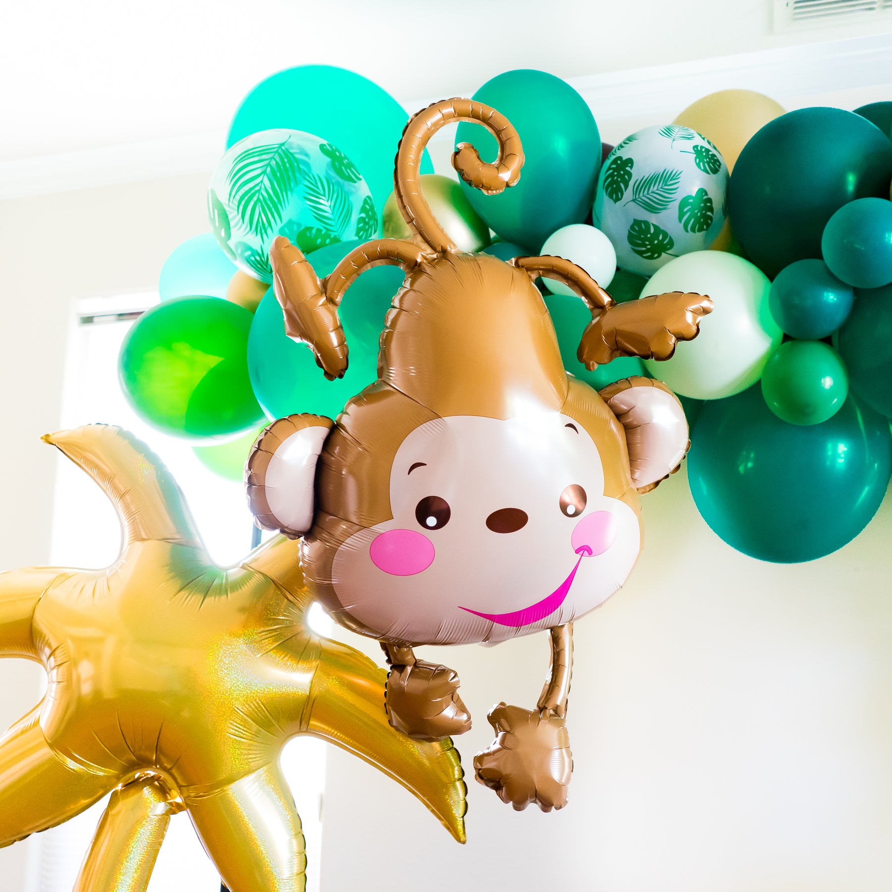 DIY Jungle Balloon Garland | DIY Jungle Balloon Arch, Monkey Jungle ...